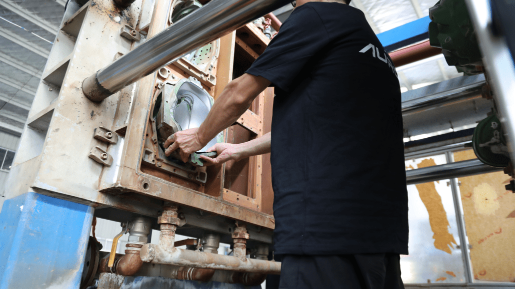 Helmet Production How we work - AURORA SPORTS